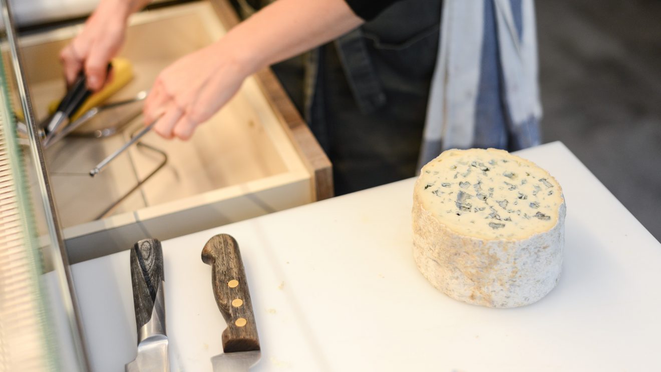 Formation : Techniques de coupe et d’emballage du fromage
